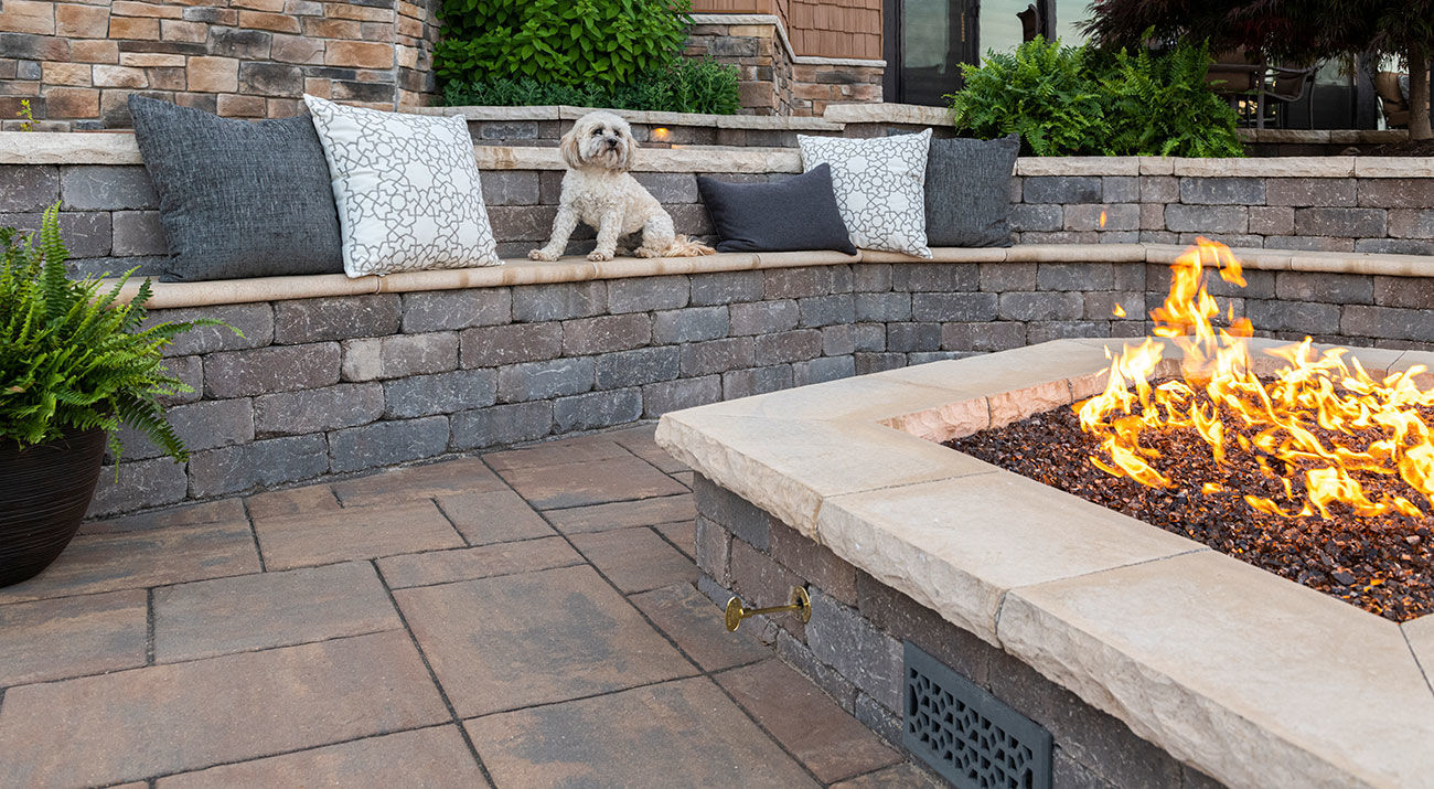 Arnts | UNILOCK Brussels Dimensional Stone (for Walls, Steps and Pillars)